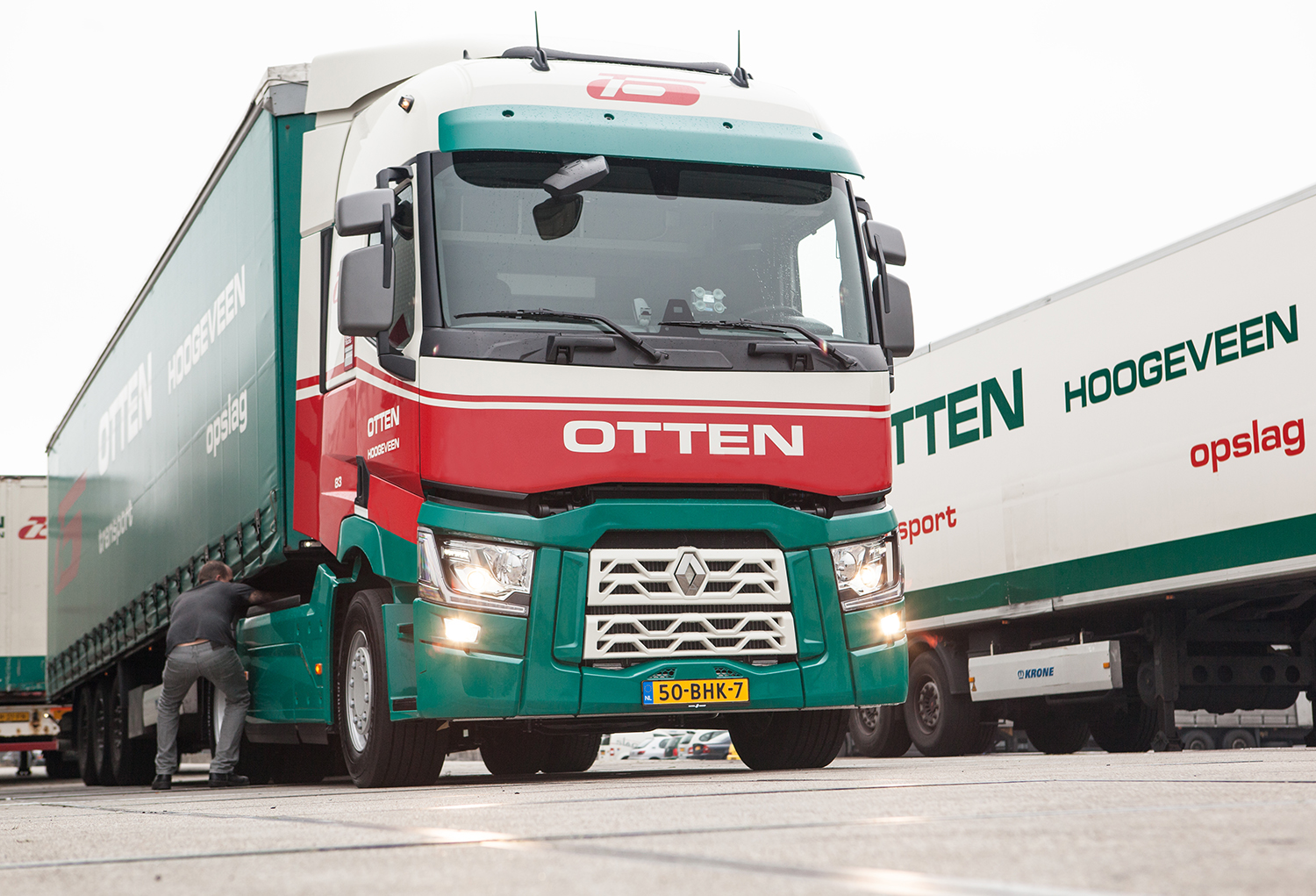 Tien Renault Trucks T voor Otten Transport
