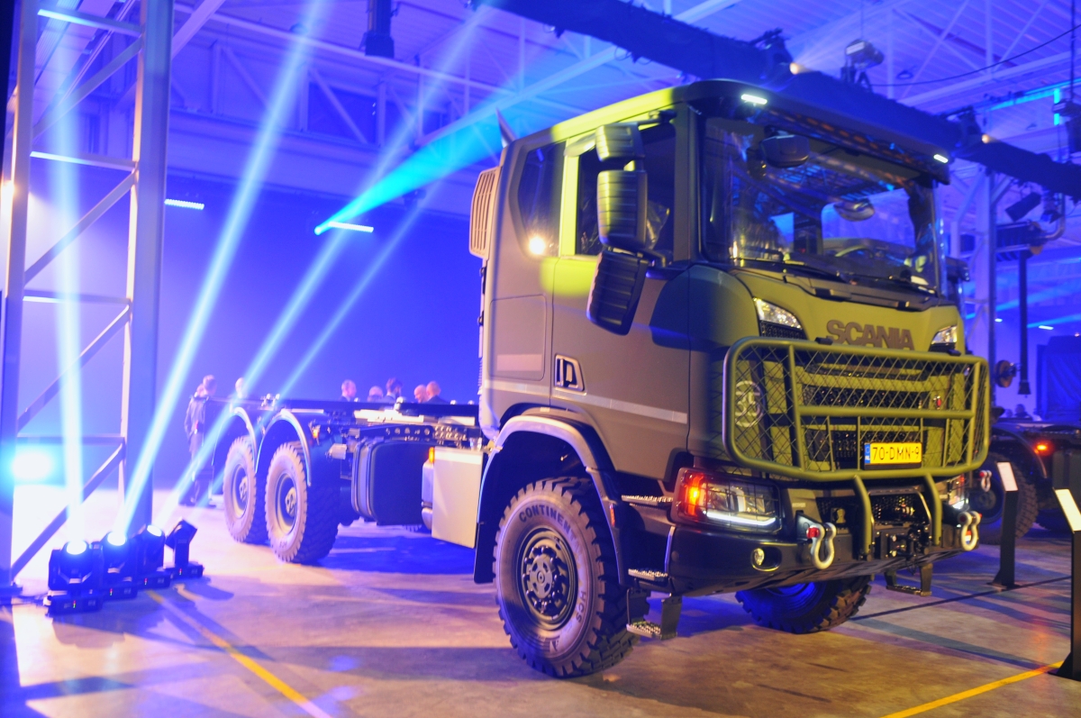 Scania overhandigt eerste Gryphus aan Defensie