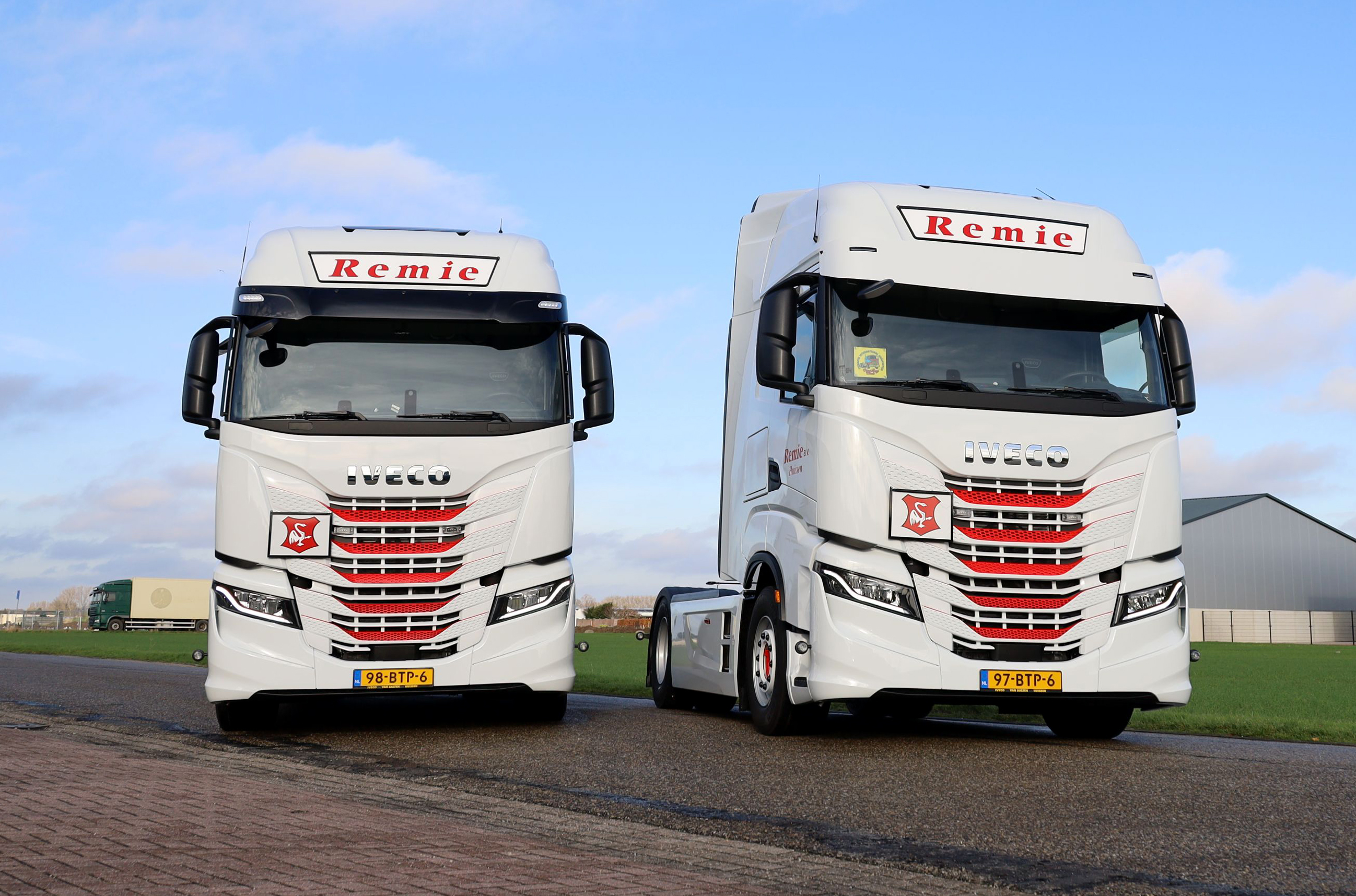 Twee Iveco S-Way trekkers voor Remie Transport