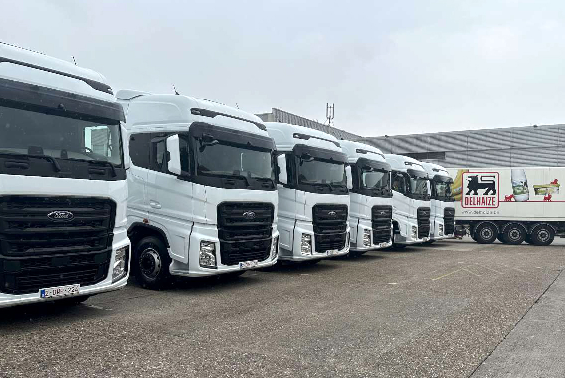 Weer 8 Ford F-Max trucks voor Delhaize