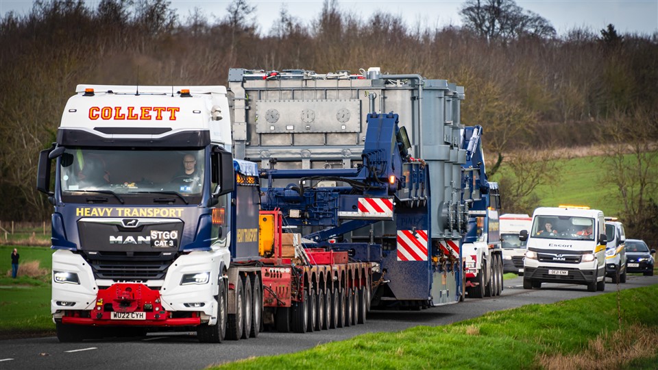 Collett vervoert twee transformatoren van 178 ton