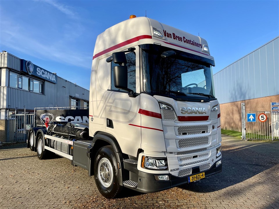 Scania V8 haakarmwagen voor Van Bree
