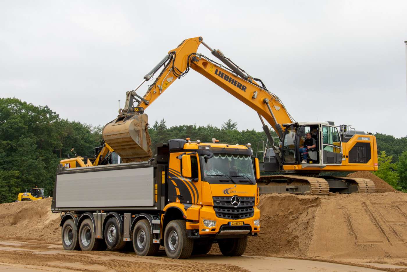 Tweede Arocs 10x8 voor GMB Transport