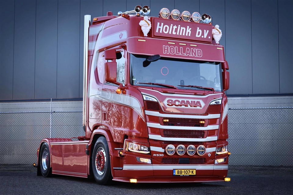 Hoitink viert jubileum met Scania