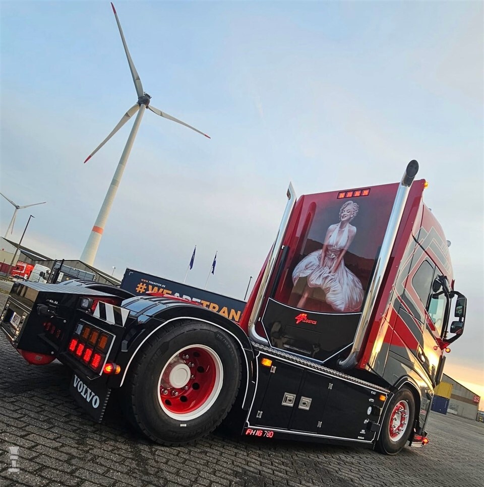 Volvo FH16 780 voor SL Logistics als eerbetoon