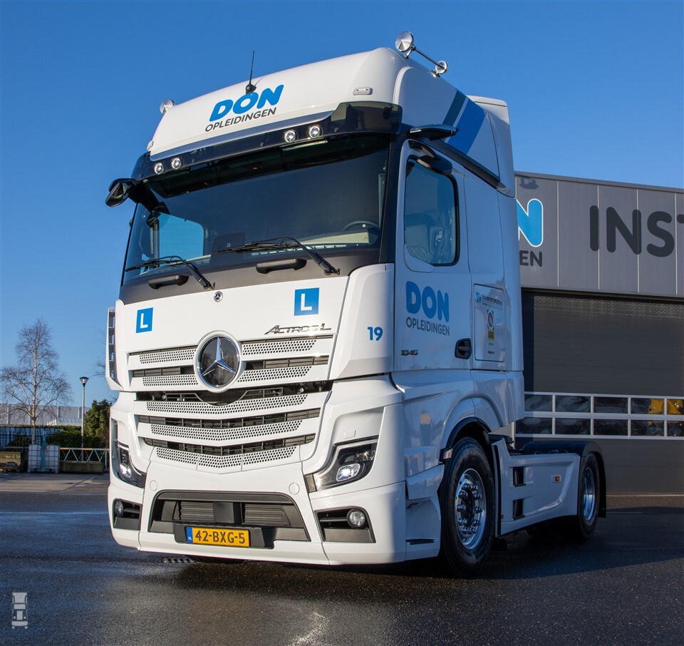 Mercedes Actros Gigaspace voor DON Opleidingen
