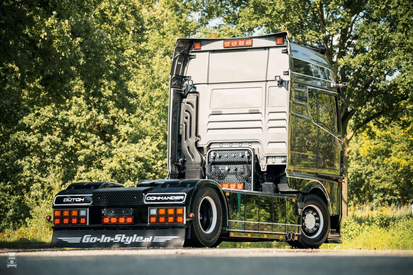 MAN TGX Dutch Commander