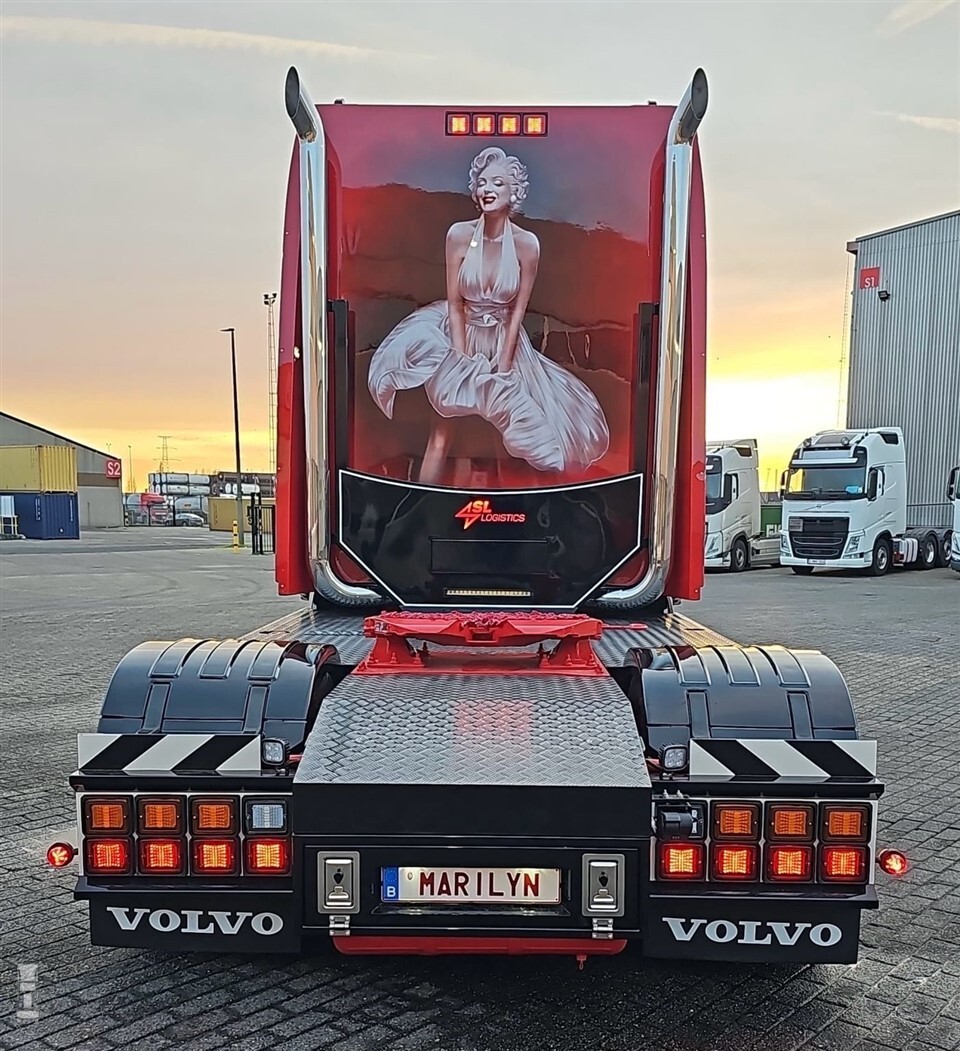Volvo FH16 780 voor SL Logistics als eerbetoon