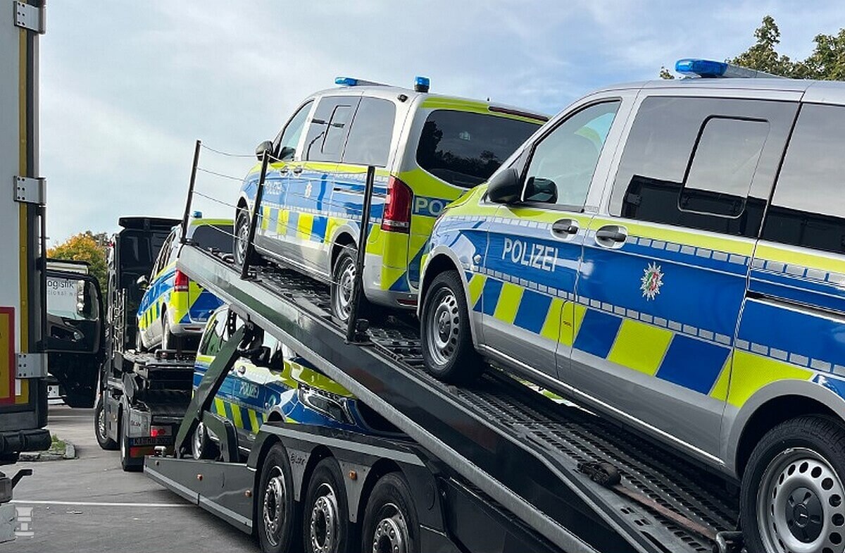 Ook als je politiebusjes rijdt, moet je een rijbewijs hebben