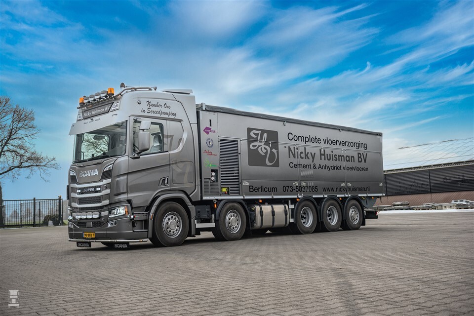 Stoere V8 vijfasser voor Nicky Huisman