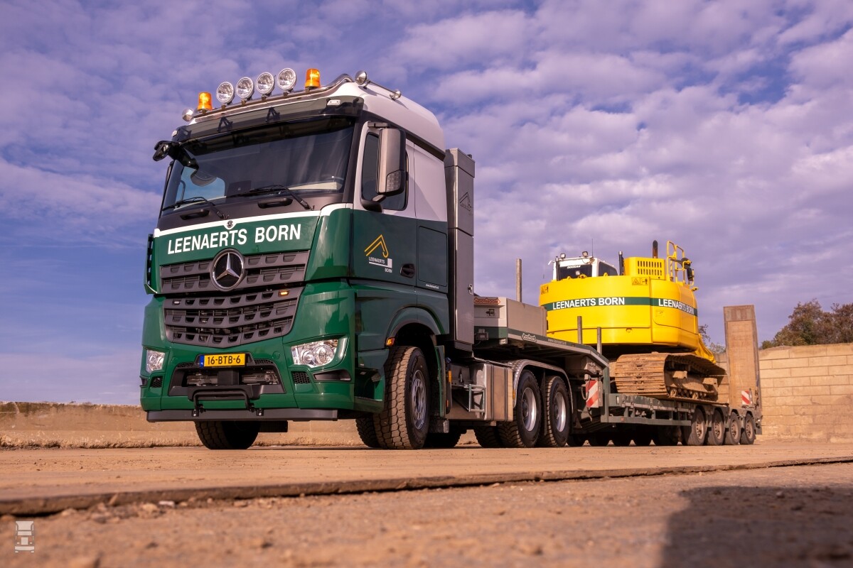 Mercedes Arocs semi-SLT voor Leenaerts Born