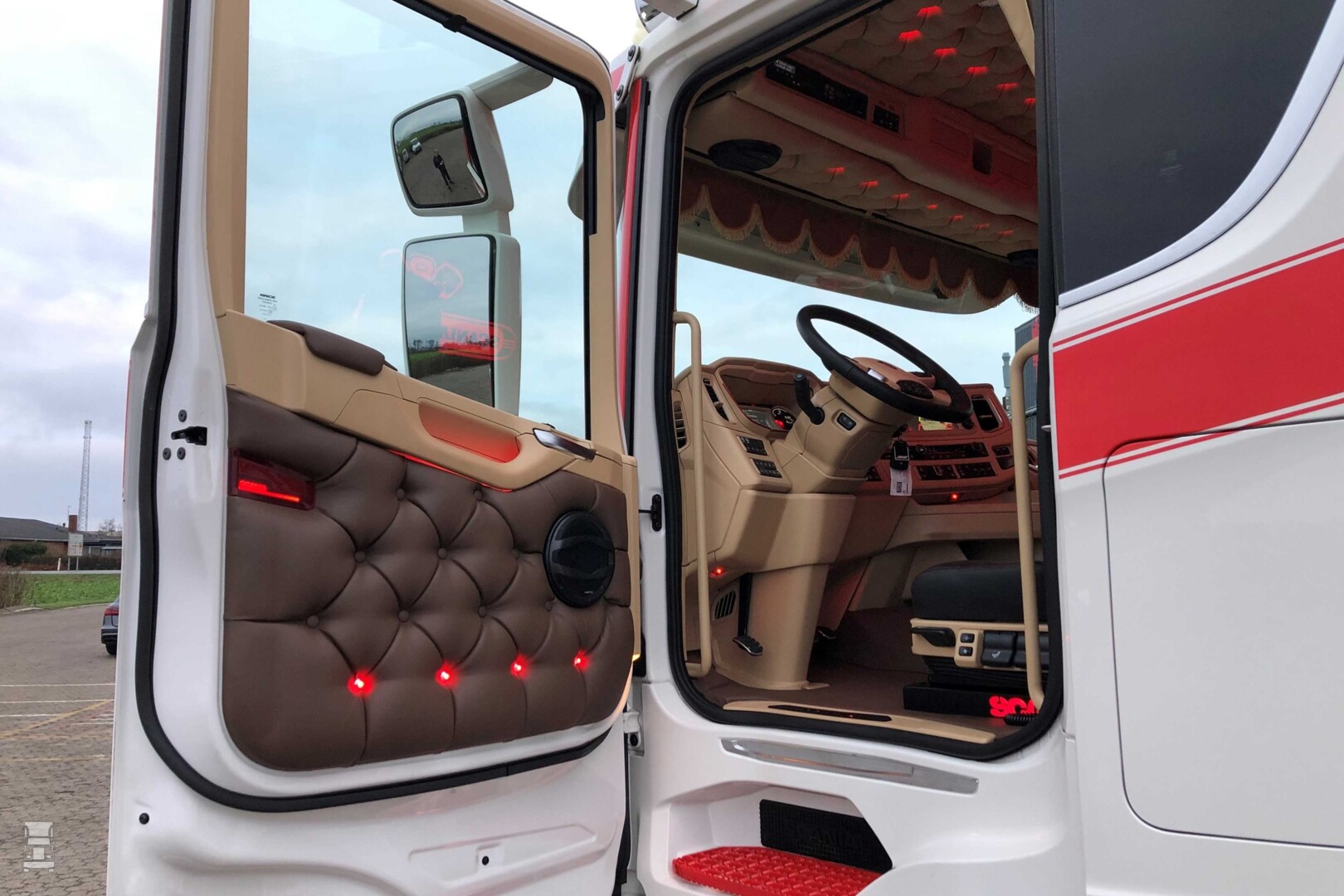 Scania R770 met 3-serie zonneklep